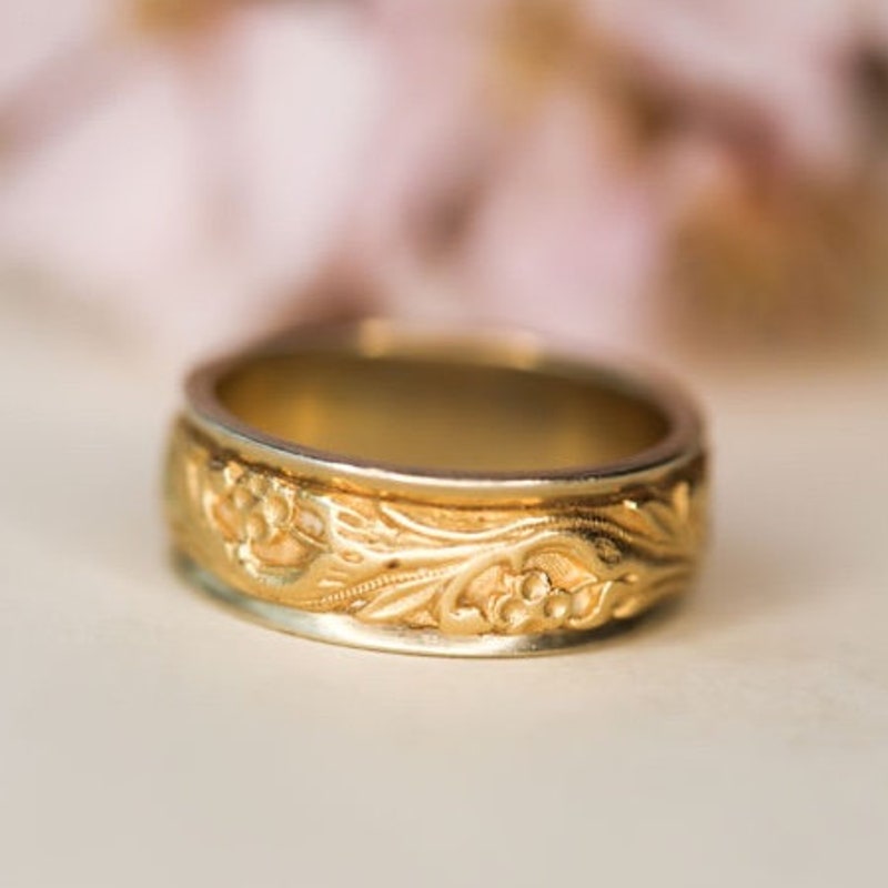 Carved Wedding Band - Etsy