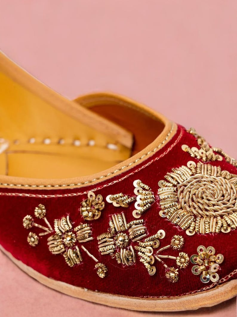 Maroon Leather Embellished Mojari Jutti Comfortable Ethnic Flats Women ...