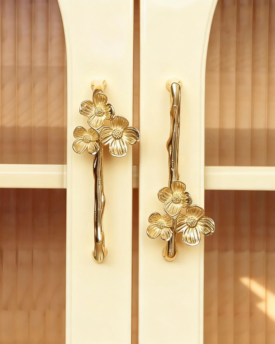 Dresser Flower Handle: Brass Wardrobe Pulls, Cupboard Knobs and Pulls ...