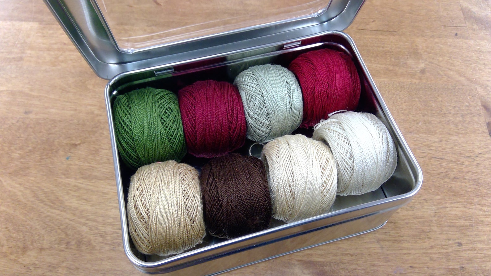 Vintage Christmas Thread Box...featuring 8 DMC Perle Cotton - Etsy