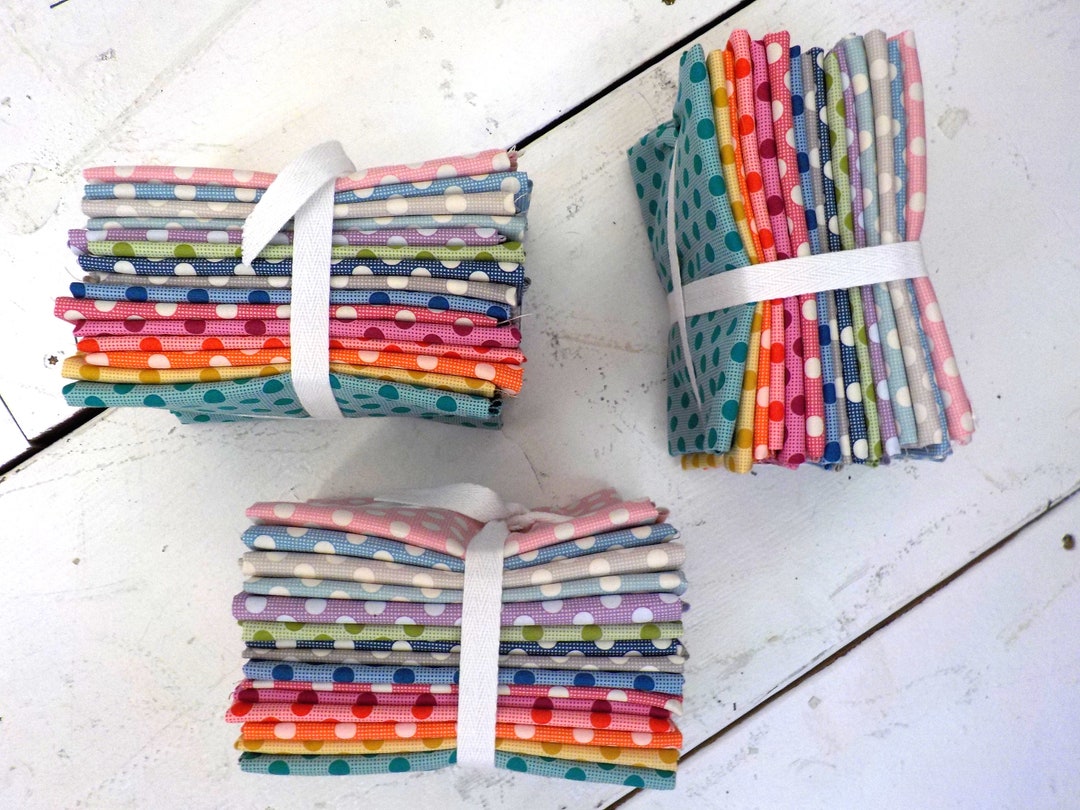 Tilda Medium Dots Fat Quarter Bundle...a Tilda Basic Designed by Tone ...