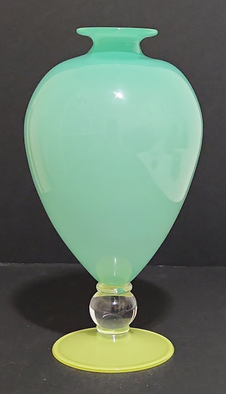 STUNNING Veronese Opaline and Chartreuse Art Glass Vase Signed Mix 10 ...
