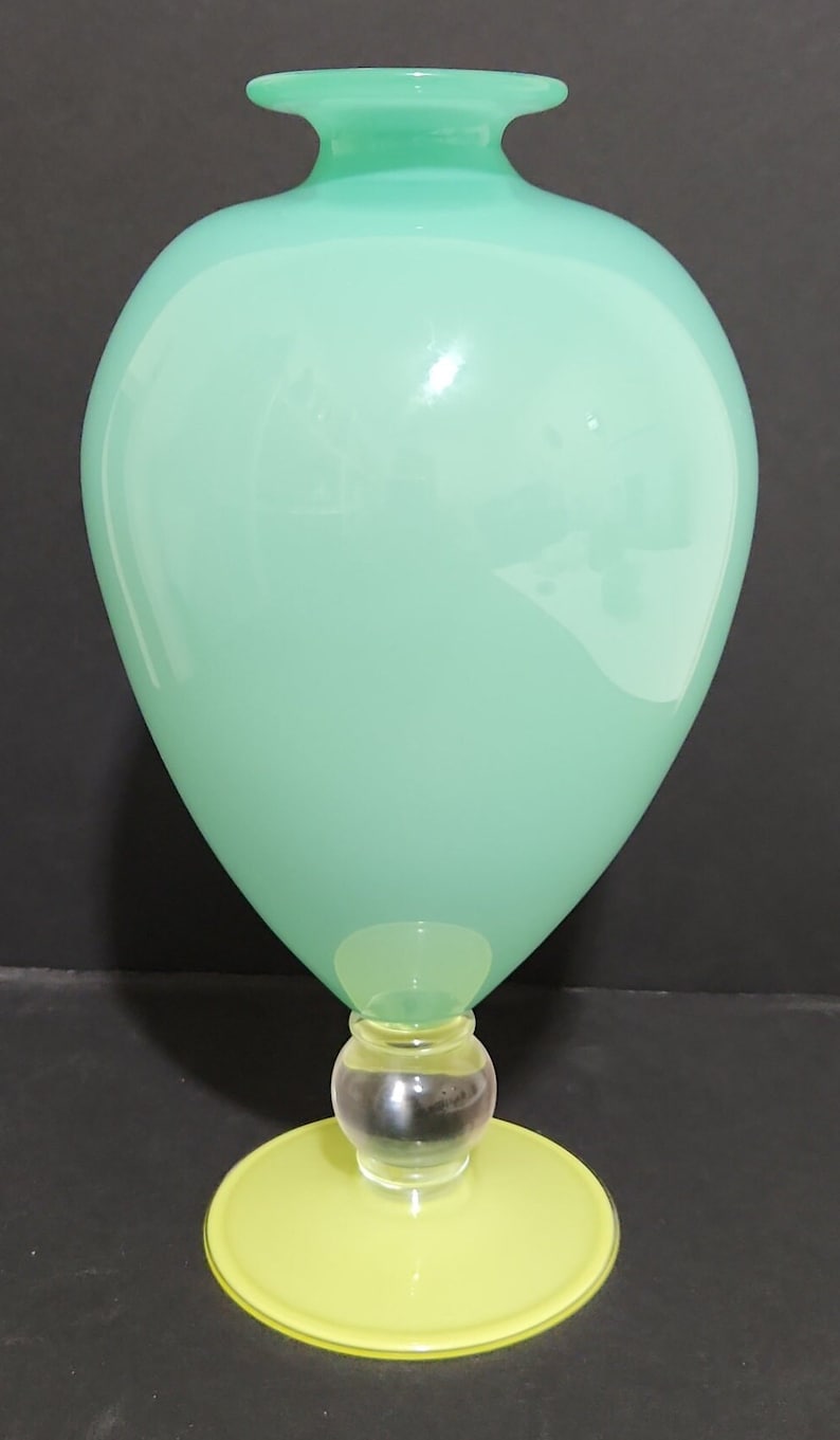 STUNNING Veronese Opaline and Chartreuse Art Glass Vase Signed Mix 10 ...