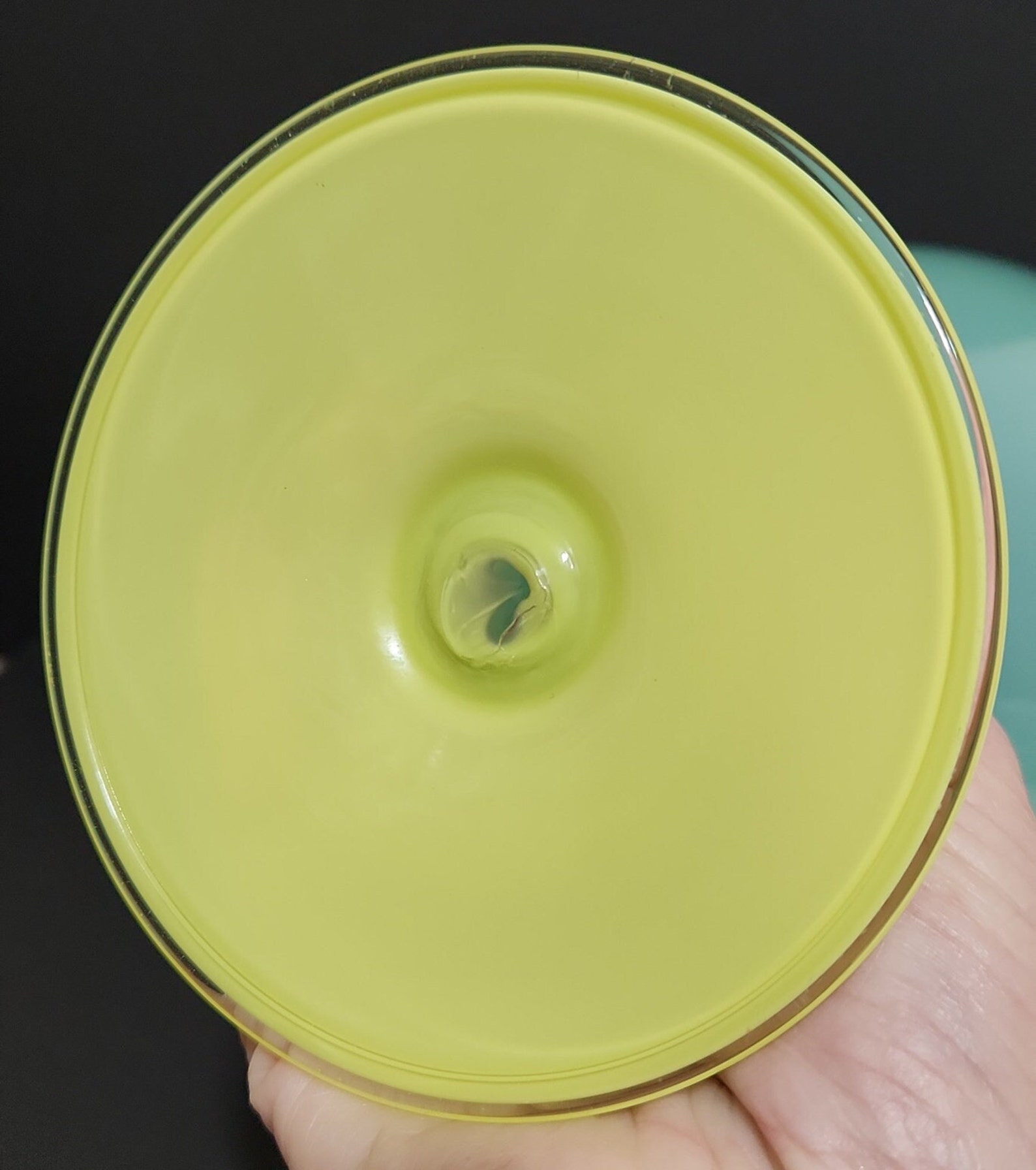 STUNNING Veronese Opaline and Chartreuse Art Glass Vase Signed Mix 10 ...