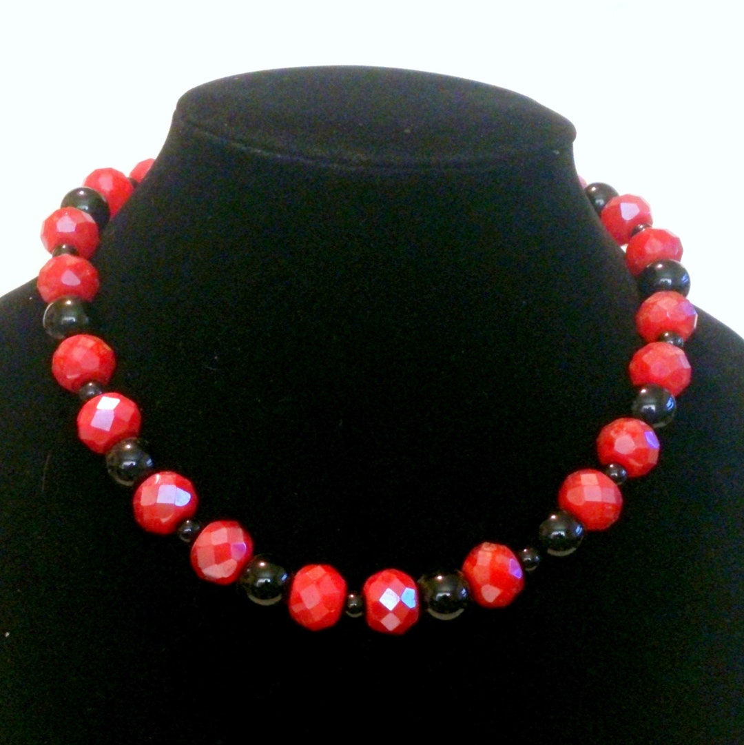 Faceted Ruby Red and Black Glass Beaded Necklace - Etsy