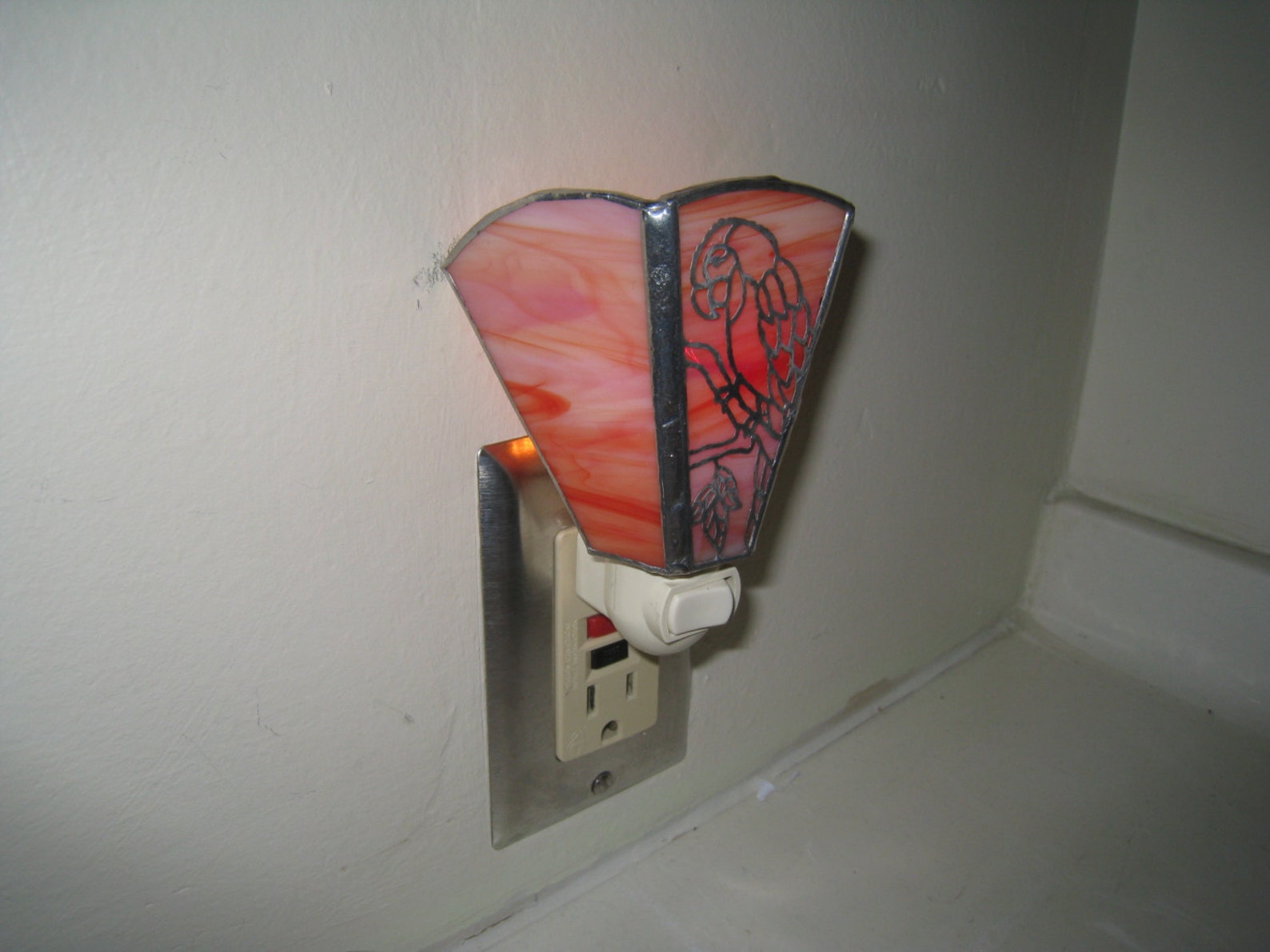 Stained Glass Parrot Night Light~ Peach Salmon Parrot Bird Nightlight ...