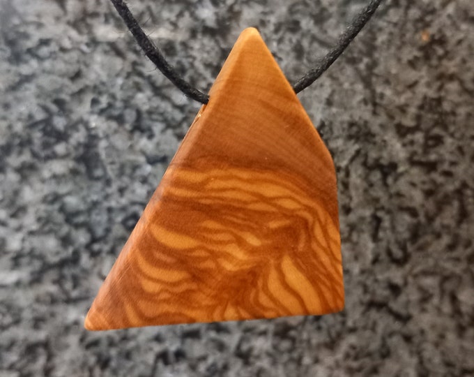 Handmade Oak Wood Alien Head Pendant Necklace - Etsy Canada