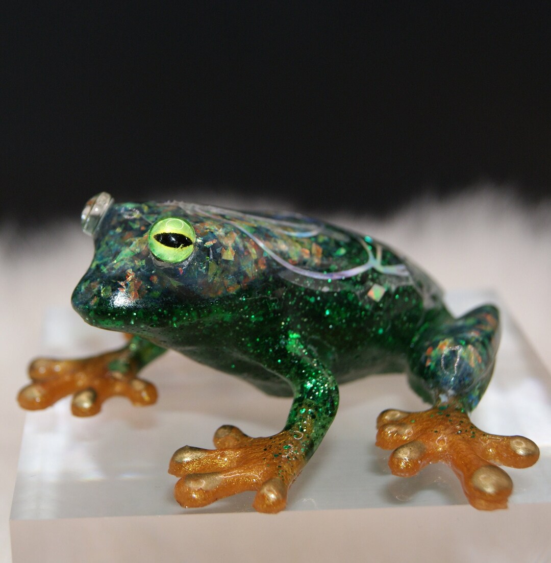 Green Glitter Frog Figurine With Holographic Moon, Resin Home Garden ...