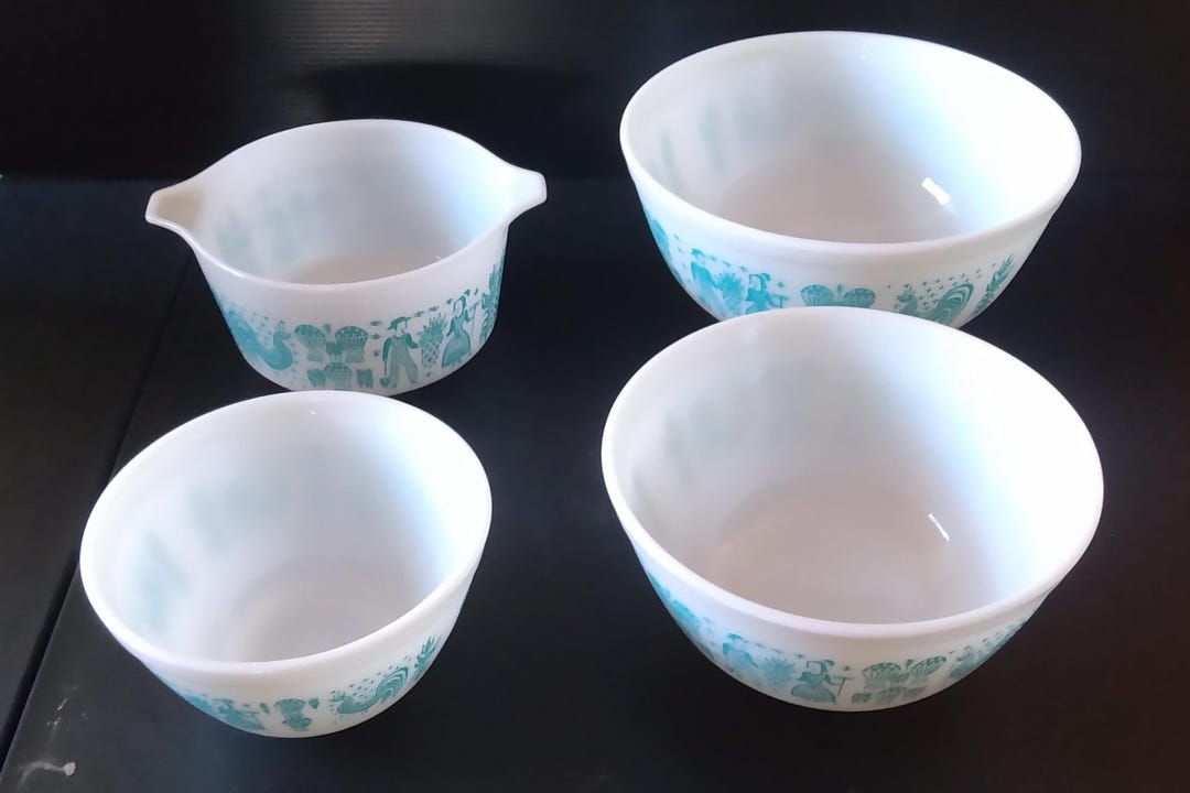 Pyrex Amish Butter Print Nesting Bowls and Casserole Bowl - Etsy