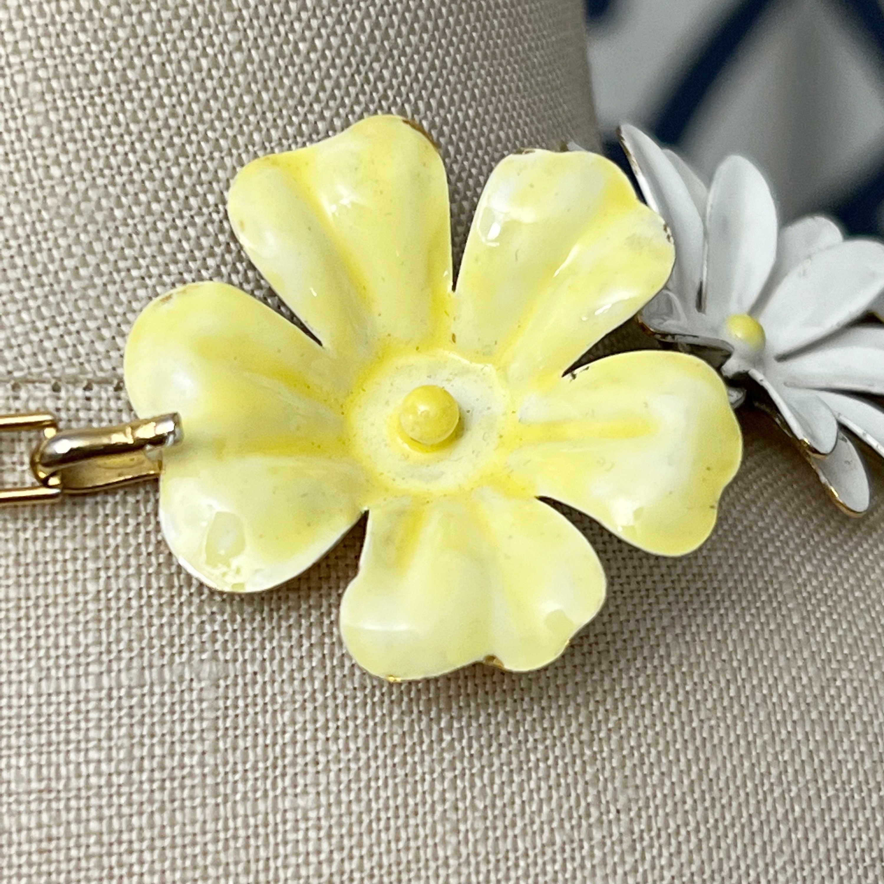 1960s Sandor Flower Necklace Enamel Daisy Gold Tone Womens Vintage ...