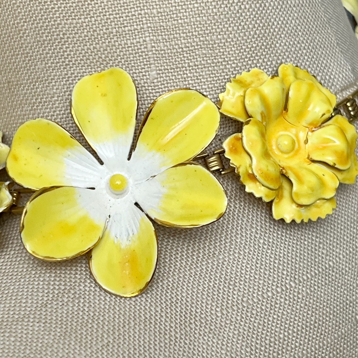 1960s Sandor Flower Necklace Enamel Daisy Gold Tone Womens Vintage ...