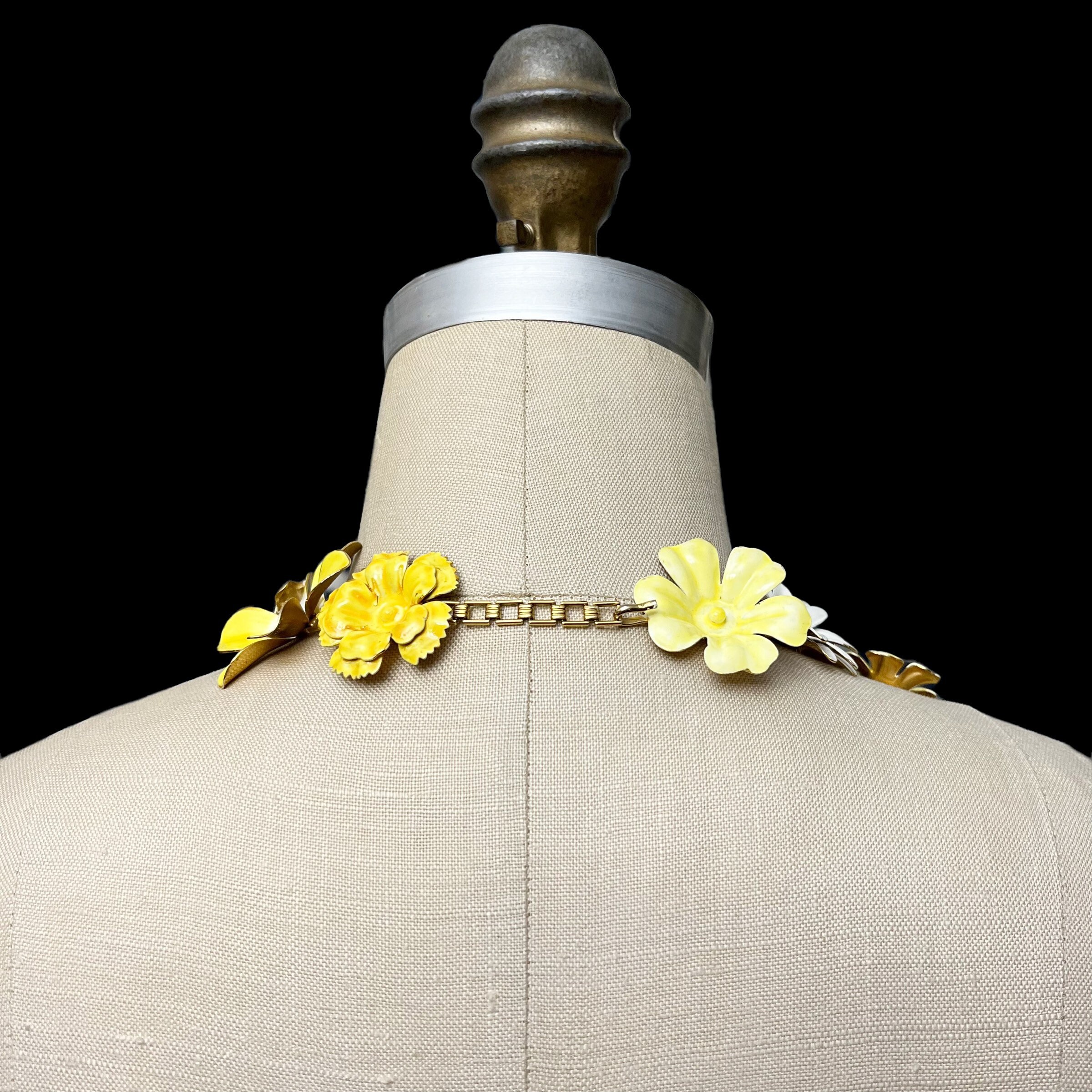 1960s Sandor Flower Necklace Enamel Daisy Gold Tone Womens Vintage ...