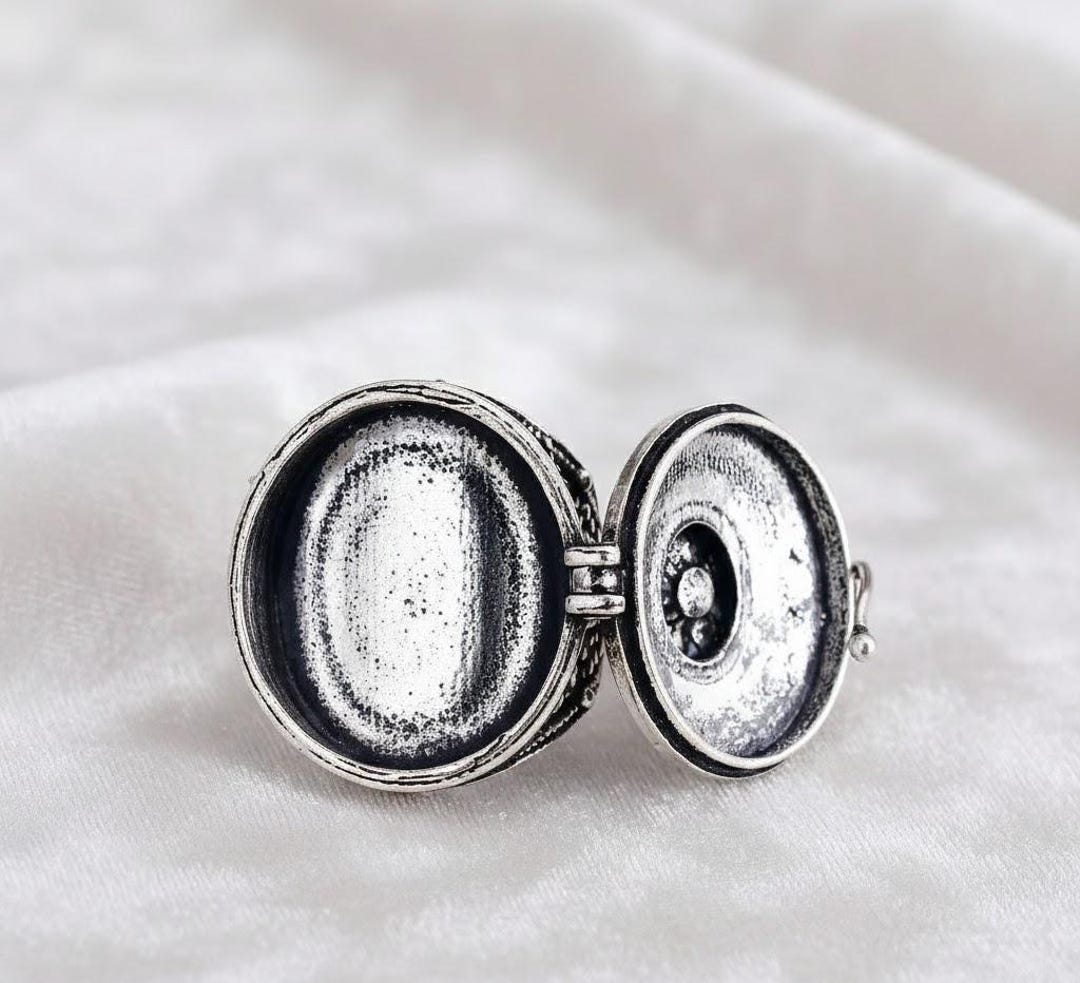Vintage Poison Ring Secret Compartment Ring, Silver Hidden Locket Ring ...