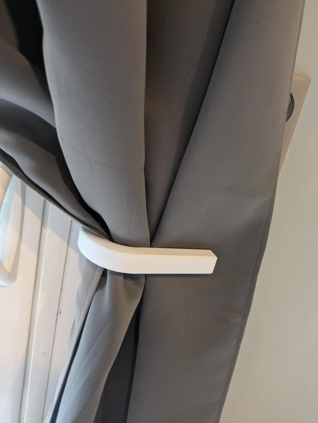 Curtain Wall Hook - Discreet 3D Printed Bracket - Modern Curtain ...