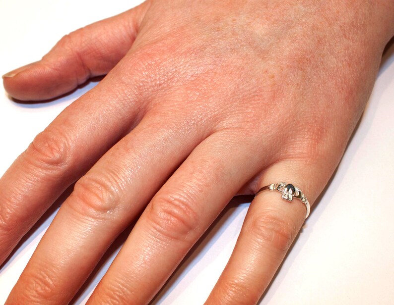 Dainty Claddagh Ring in White Gold or Platinum - Etsy