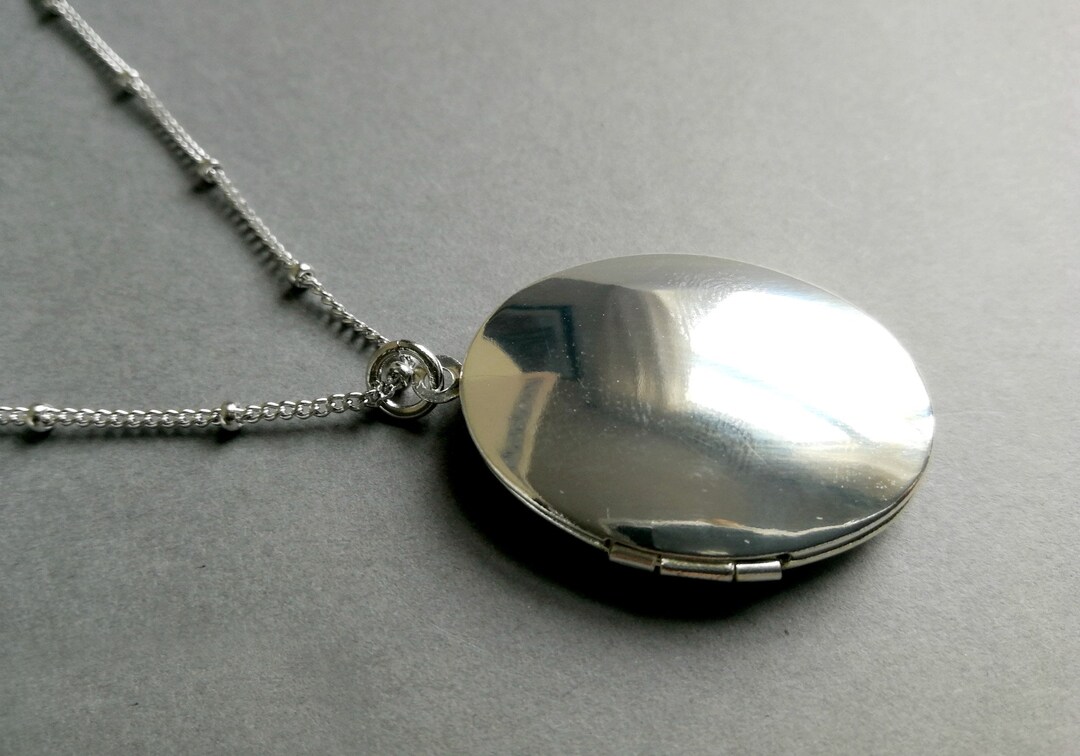Silver Oval Locket Necklace. Silver Plated Locket. Keepsake Necklace ...