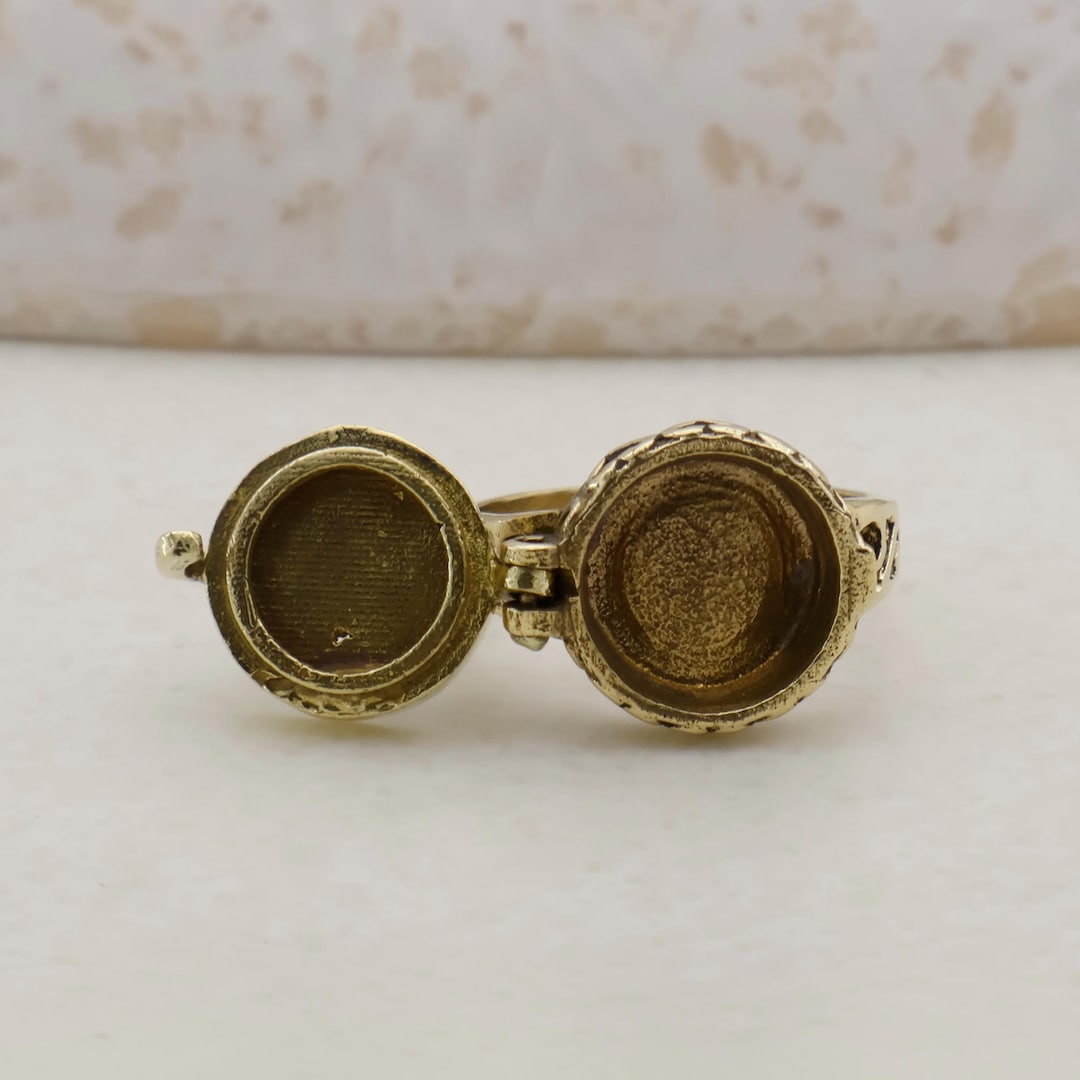 Vintage Gold Poison Ring • Secret Locket Ring • Hidden Compartment Ring ...