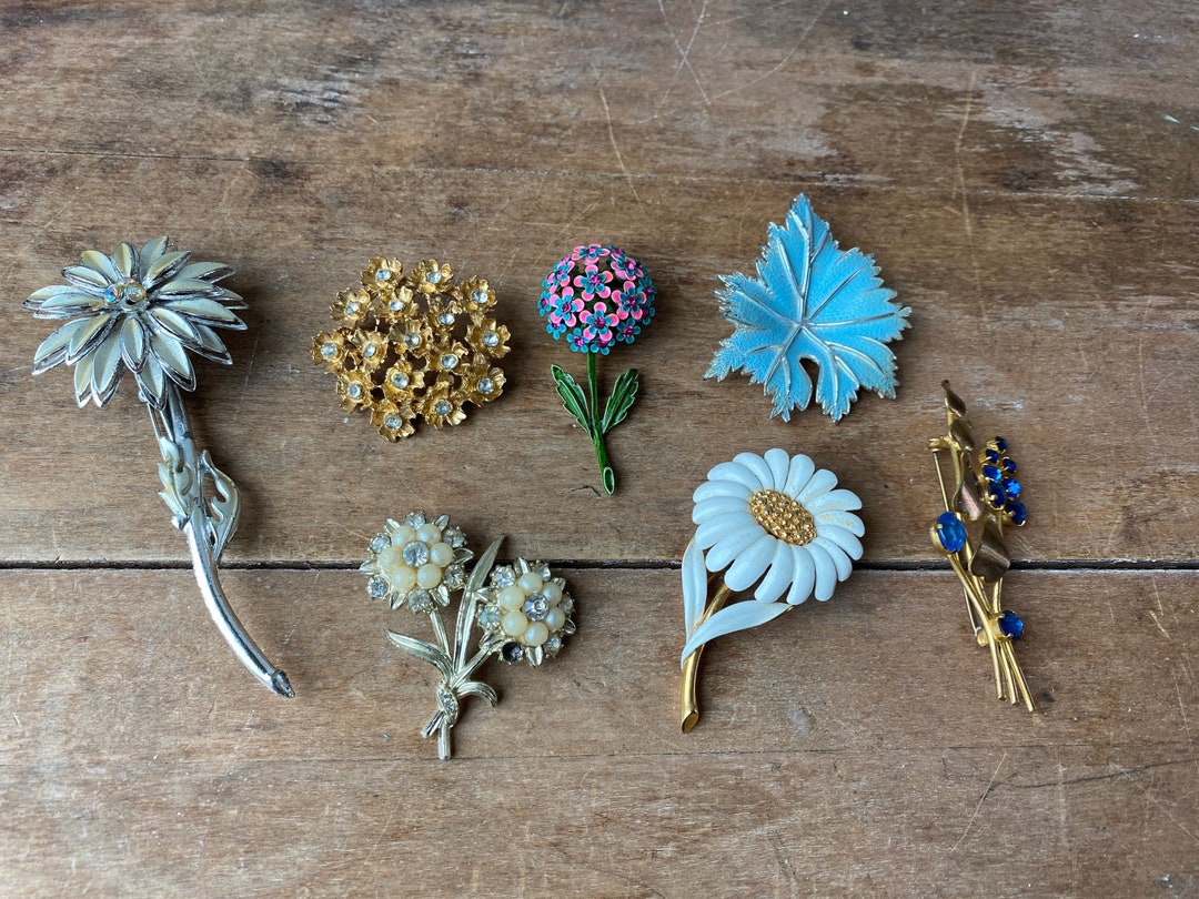 Collection of Seven Flower Brooches Collection of Seven - Etsy