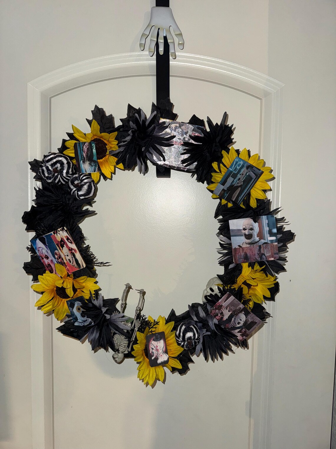 18” Horror Wreath | Art the Clown Inspired Foam Wreath | Creepy ...