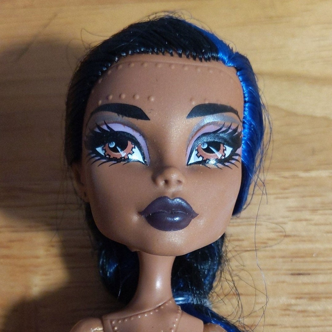 SUPPLIES - Factory Dolls for Customization - Monster G1 High - Robecca ...