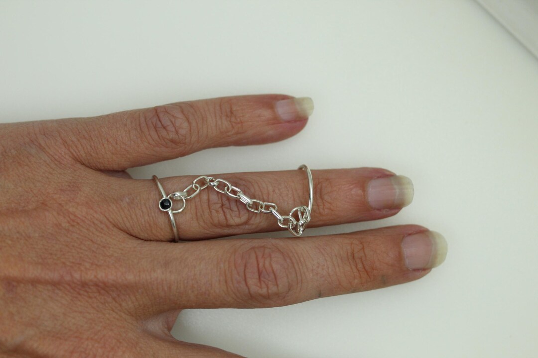 Black Spinel and Midi Chain Ring - Etsy