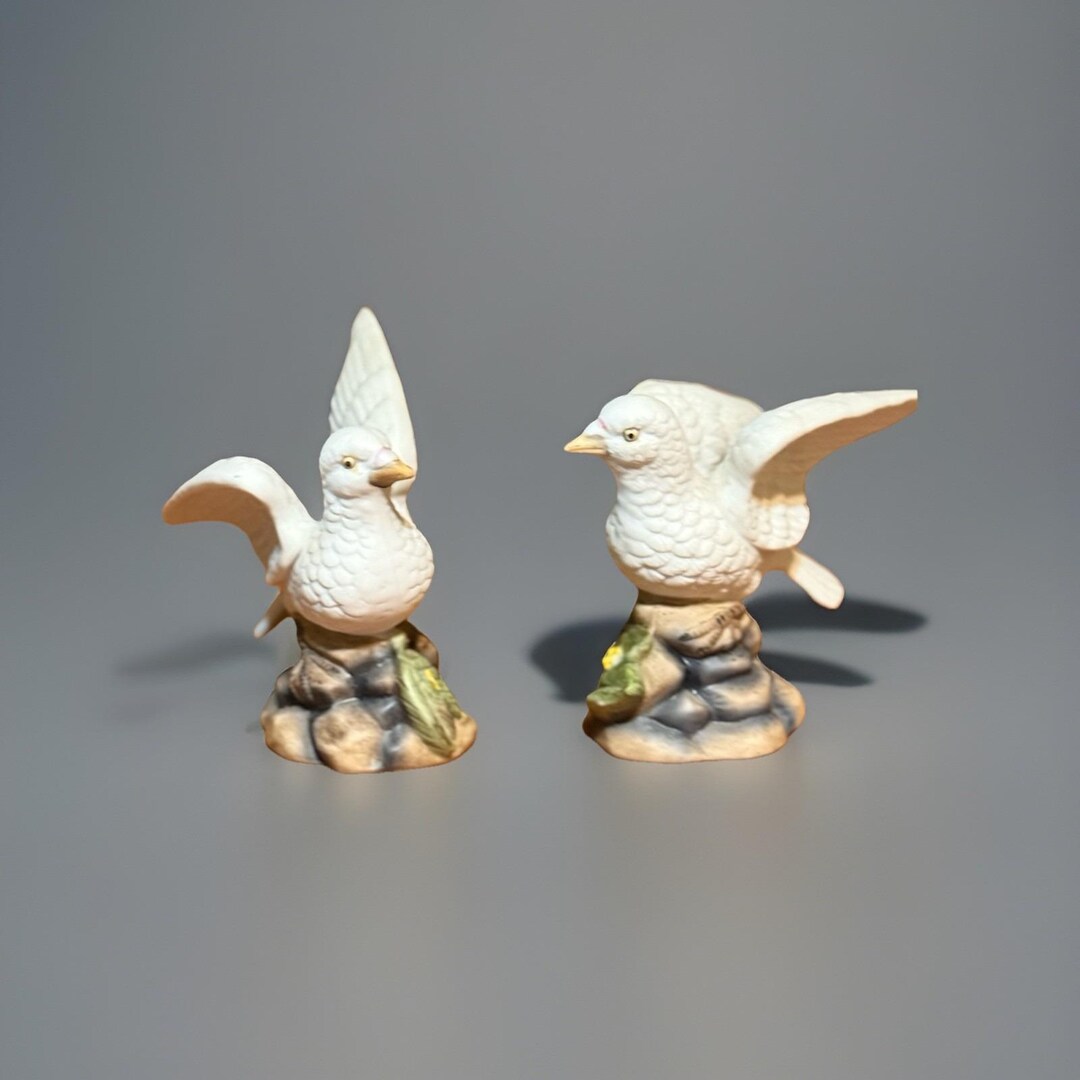 Vintage Crown Royal Hand Painted Taiwan Dove Figurines Pair Porcelain ...