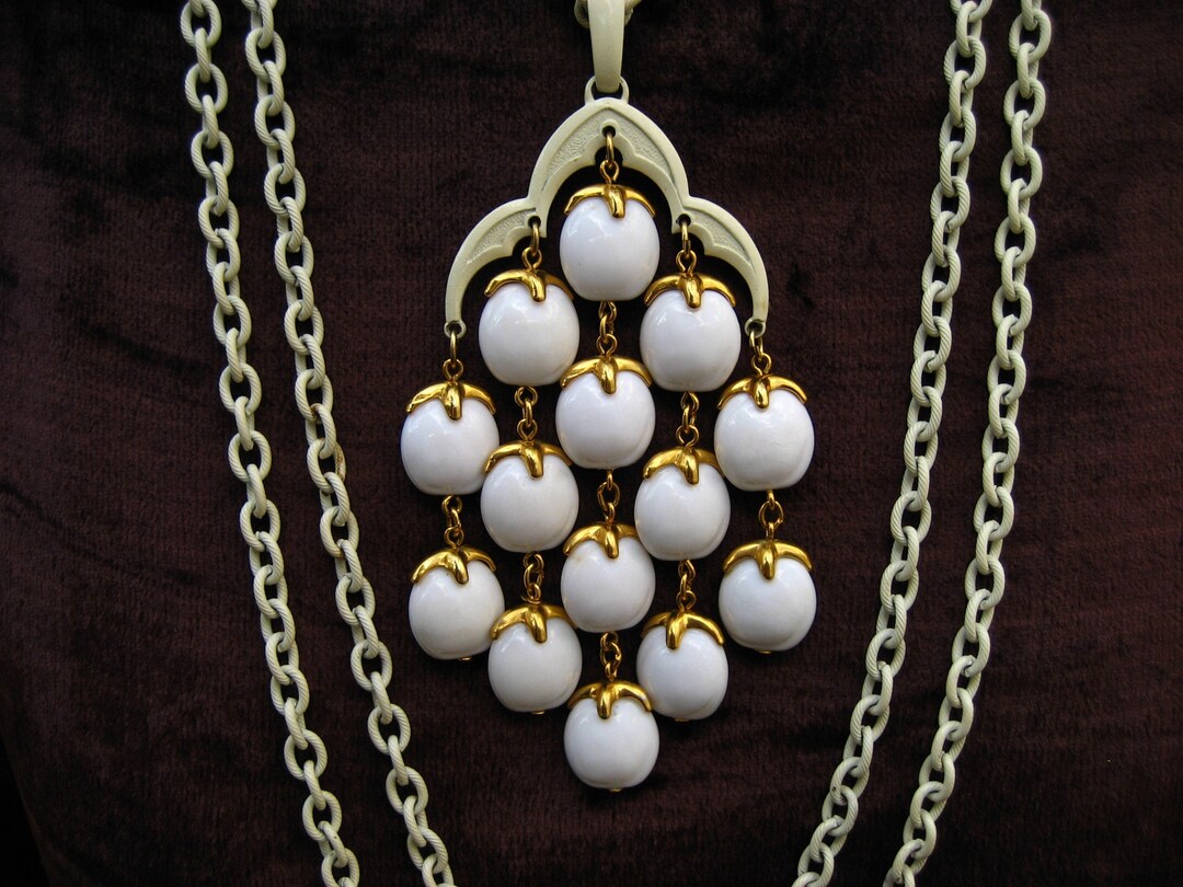 Vintage Trifari Waterfall Pendant Necklace White Lucite Cream Enamel ...