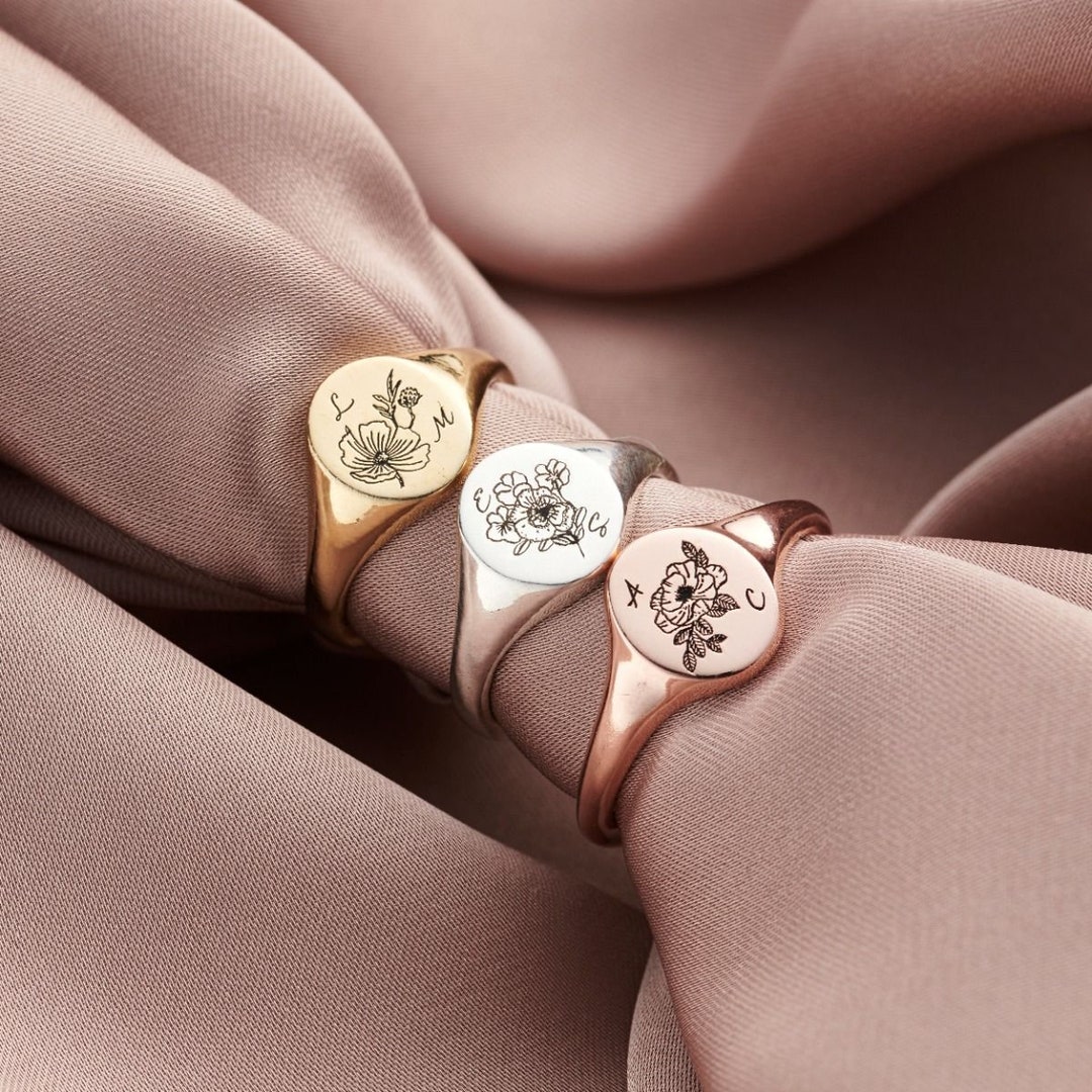 Engraved Birth Flower Initials Signet Ring - Etsy