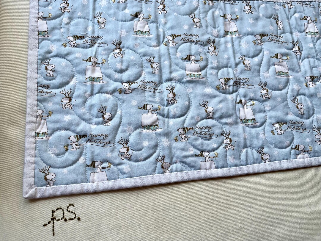 Peanuts Gang Runner Quilt Vs Snoopy and Woodstock in the Snow Table ...