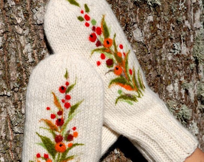 White Mittens With Berries Knitted Wool Mittens Christmas - Etsy
