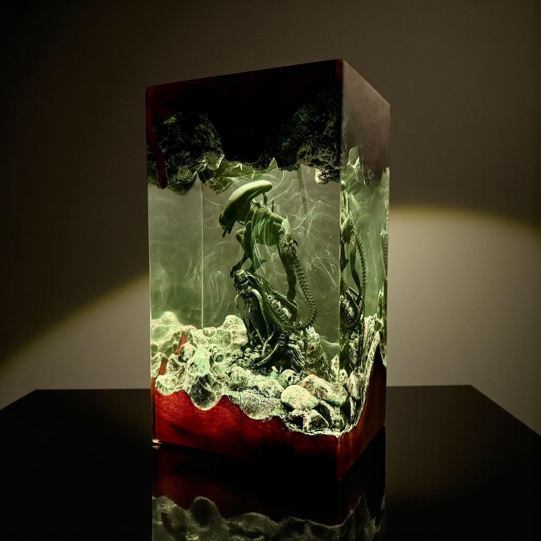 Space Monster Epoxy Xen.omorph Figure Night Light: Custom Alien Diorama ...