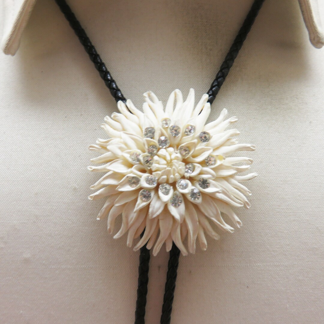 Vintage Styrene and Rhinestone Chrysanthemum Flower Bolo Tie, Unisex ...