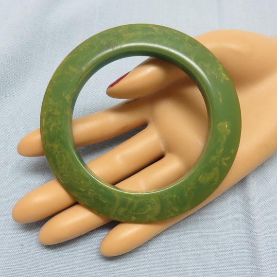 1940s Spinach Bakelite Design Bangle Bracelet, Flying… - Gem