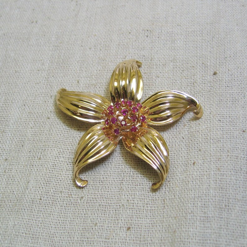 Vintage 14KT Gold Five Petaled Lily Brooch or Pin - Etsy