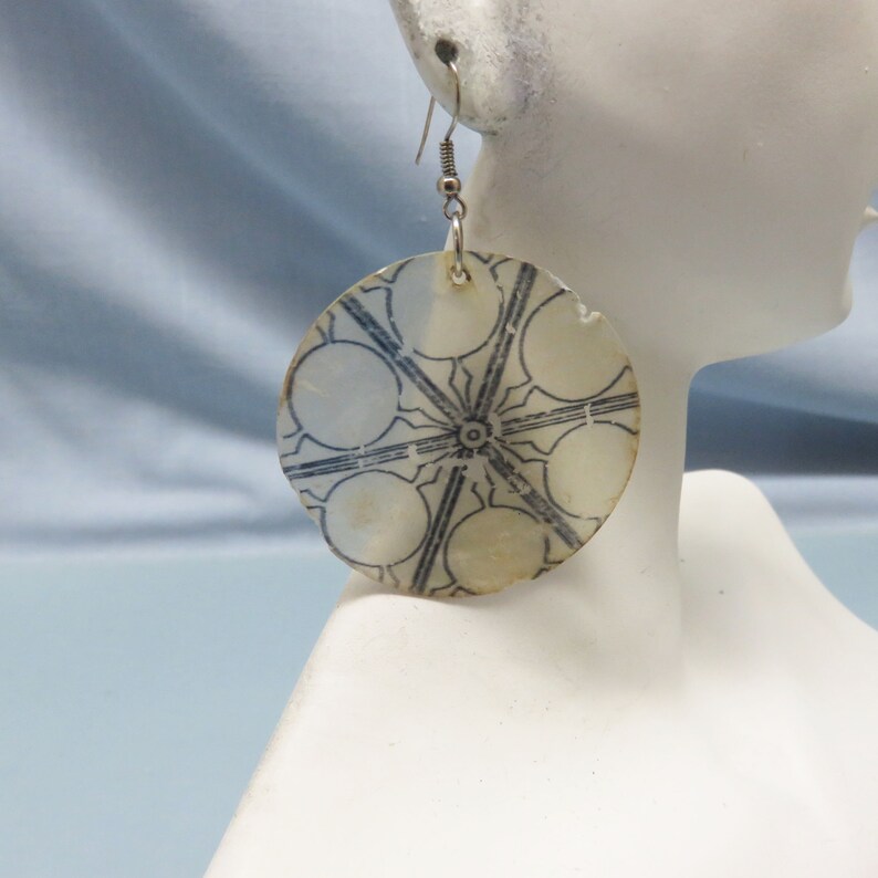 Vintage 1970s Capiz Shell Pierced Earrings Printed Discs - Etsy