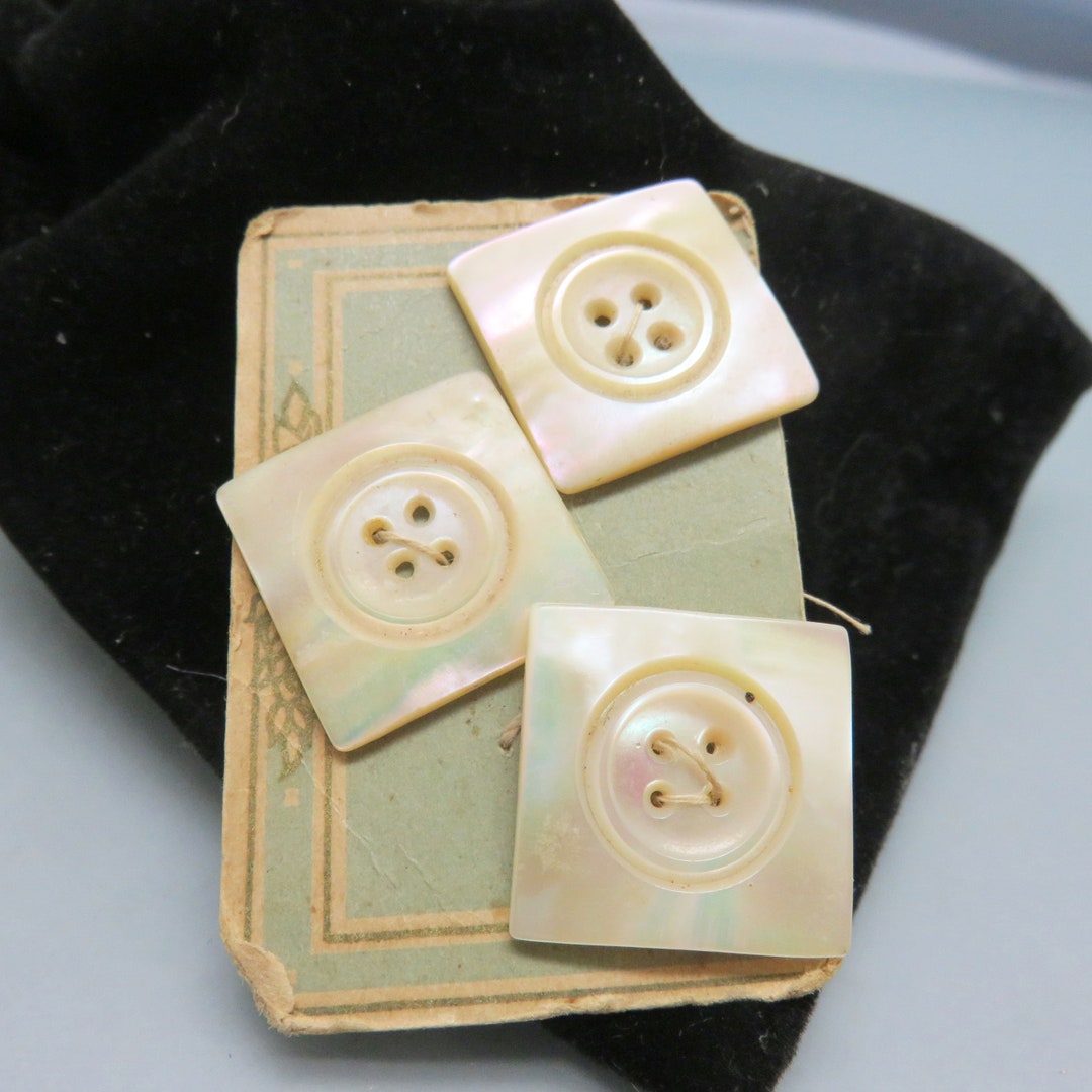 Set of Three Carved Mother of Pearl Buttons, Mint on Card Vintage Pearl ...