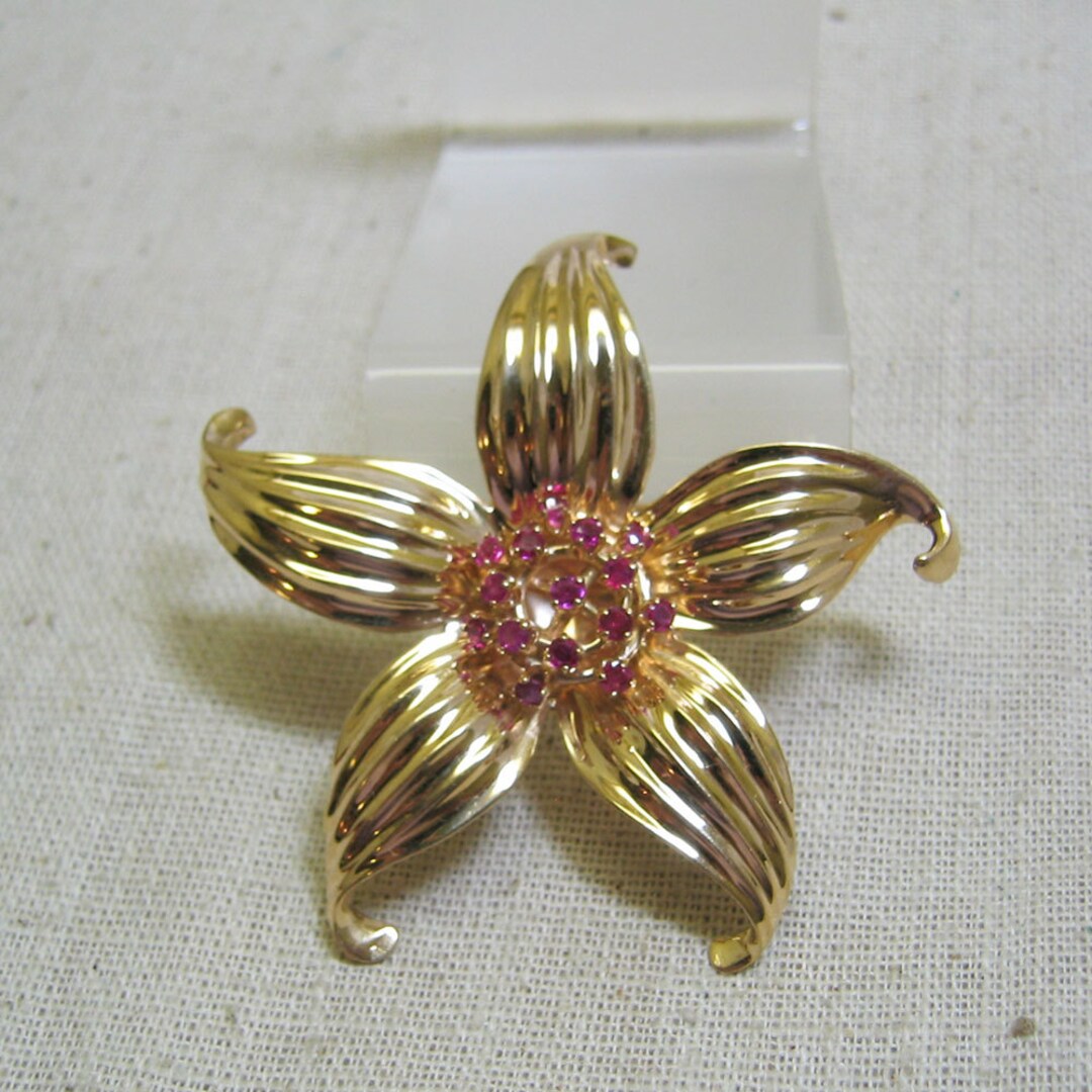 Vintage 14KT Gold Five Petaled Lily Brooch or Pin - Etsy