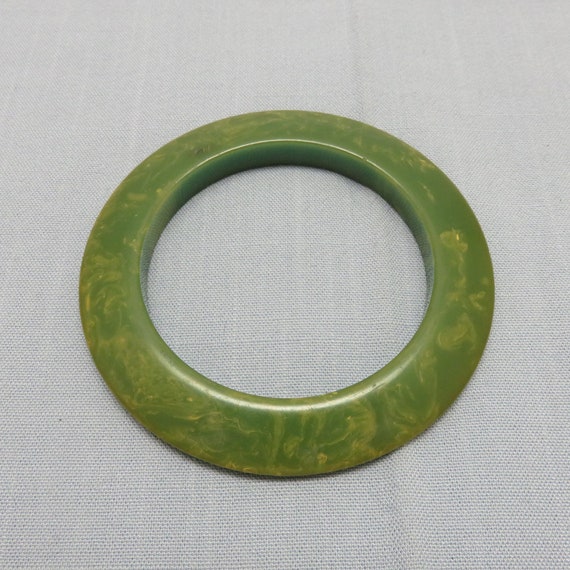 1940s Spinach Bakelite Design Bangle Bracelet, Flying… - Gem