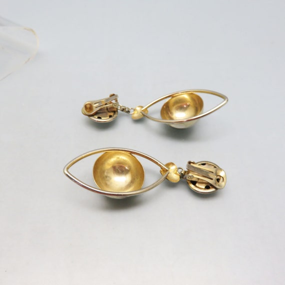 Fabulous Vintage Three Dimensional Op Art Dangle Clip… - Gem