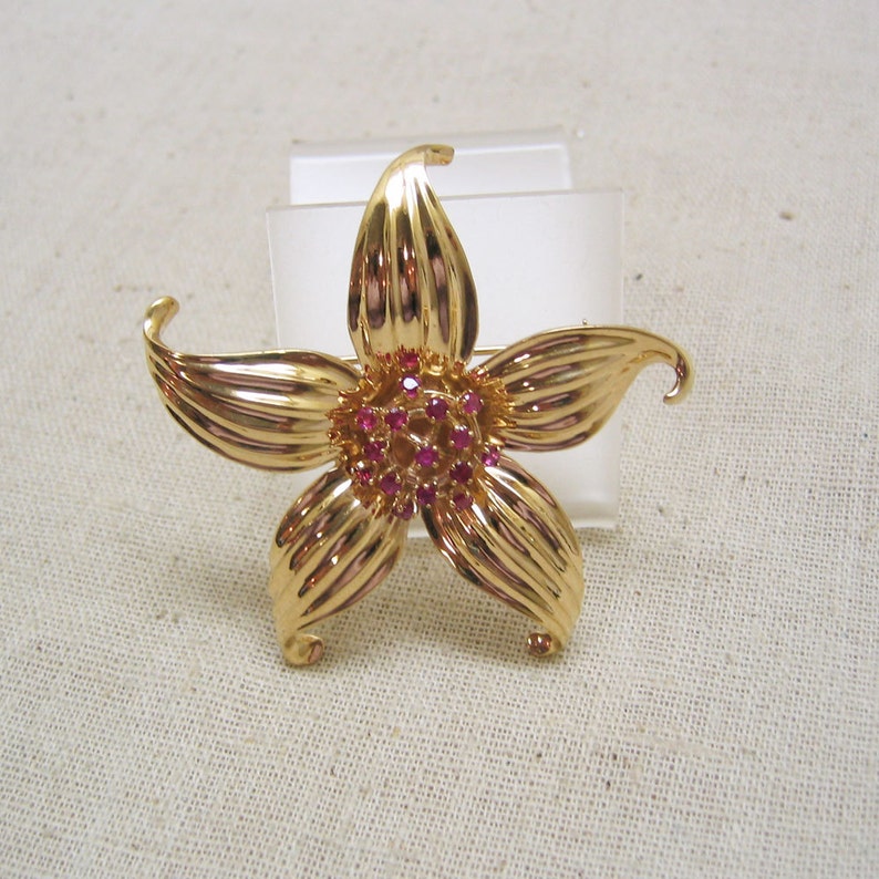Vintage 14KT Gold Five Petaled Lily Brooch or Pin - Etsy