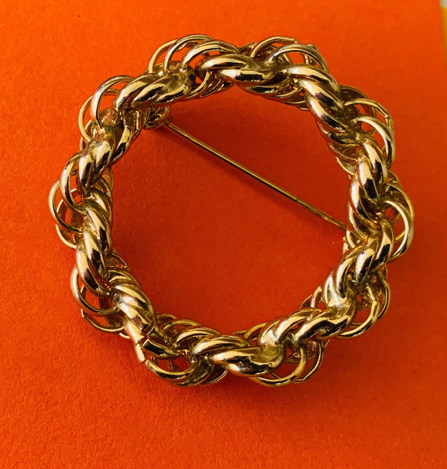 Vintage Elegant Gold Rope Chain Wreath Brooch | Etsy