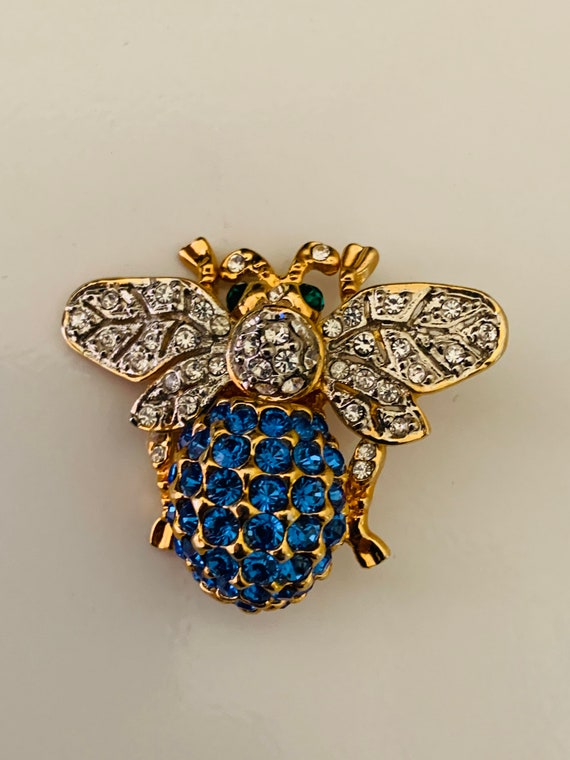 Collectable Classic Pave Studded Rhinestone Bee Brooch - Gem