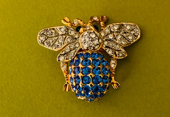 Collectable Classic Pave Studded Rhinestone Bee Brooch - Gem