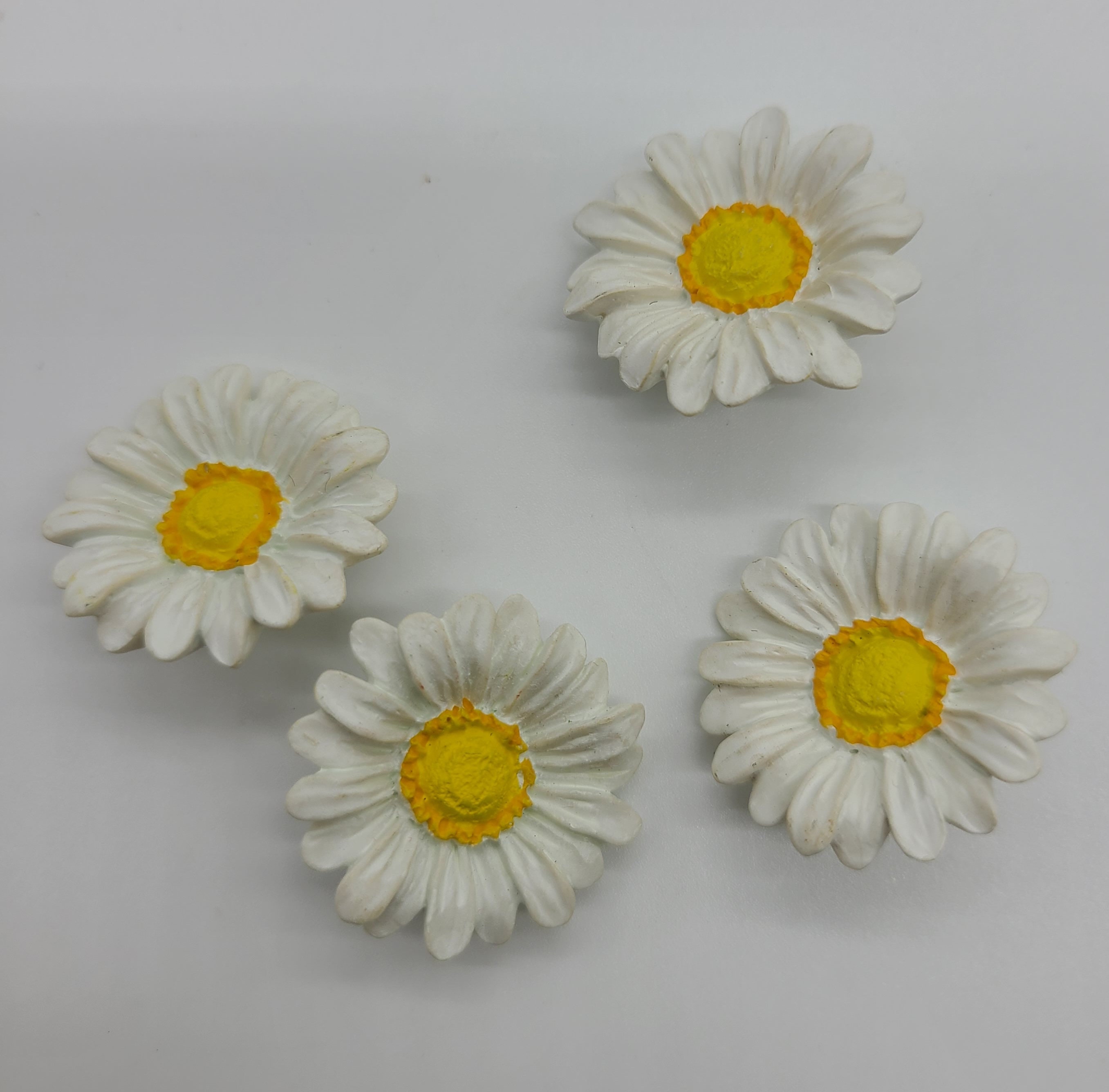 4 Daisy Buttons - Etsy