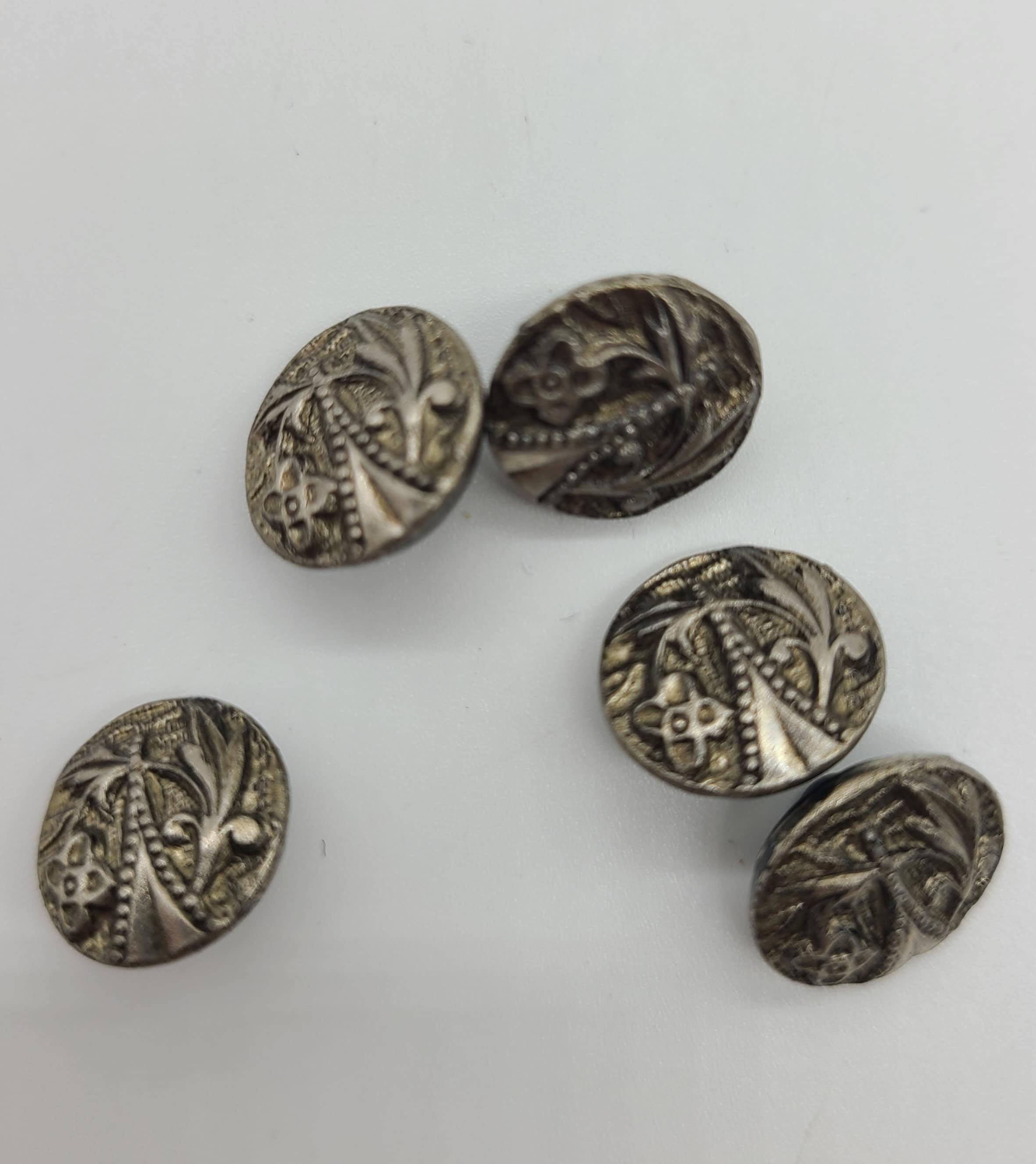 5 Metal Vintage Buttons - Etsy
