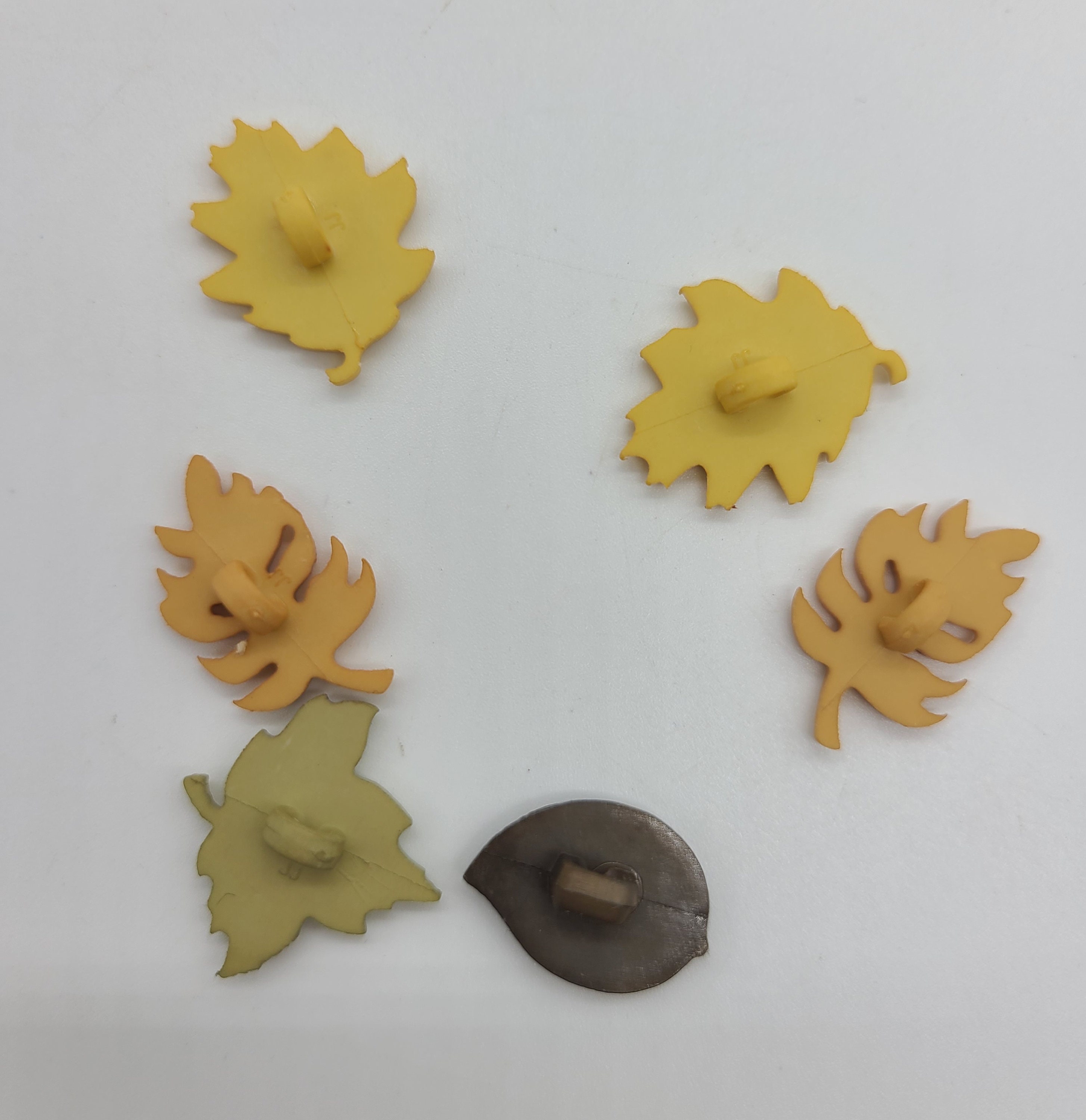 5 Whimsical Fall Leaf Buttons - Etsy