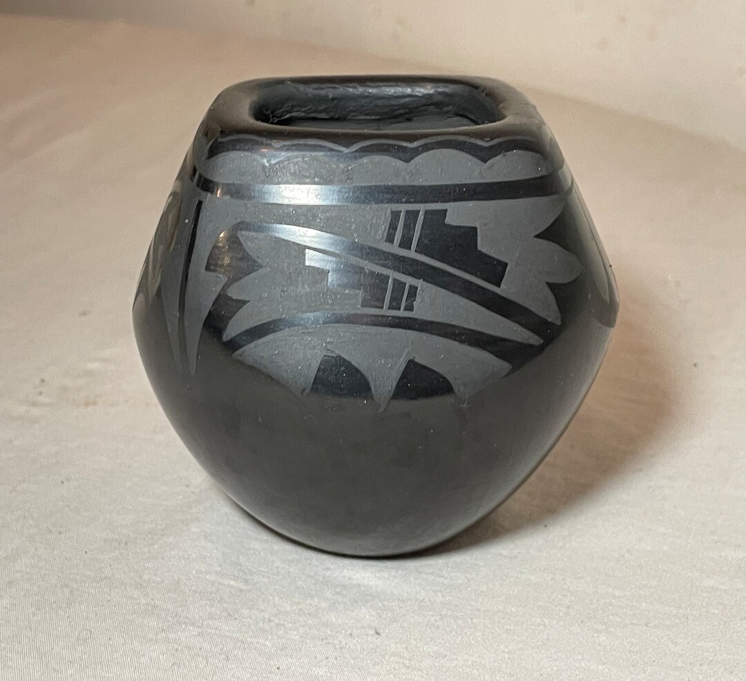 Yolanda Velarde Native American Santa Clara Pueblo Black Pottery ...