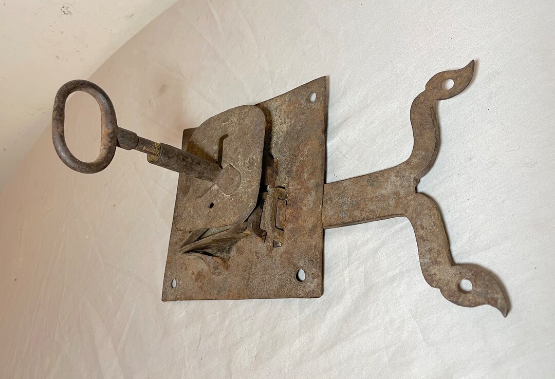 Antique 1700's Handmade Wrought Iron Skeleton Key Lock Locking Mech ...