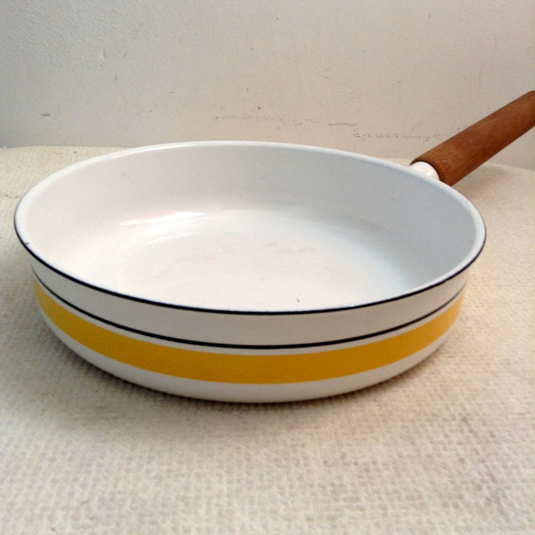 Arabia, Finel of Finland, Modernist Enamel Sauté Pan. Vintage Kaj ...