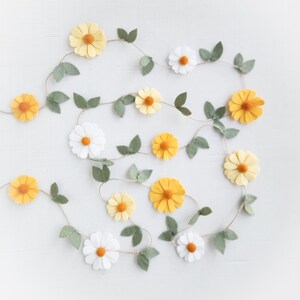 Wool Felt Daisy Garland: Yellow & White Spring Decor - Etsy